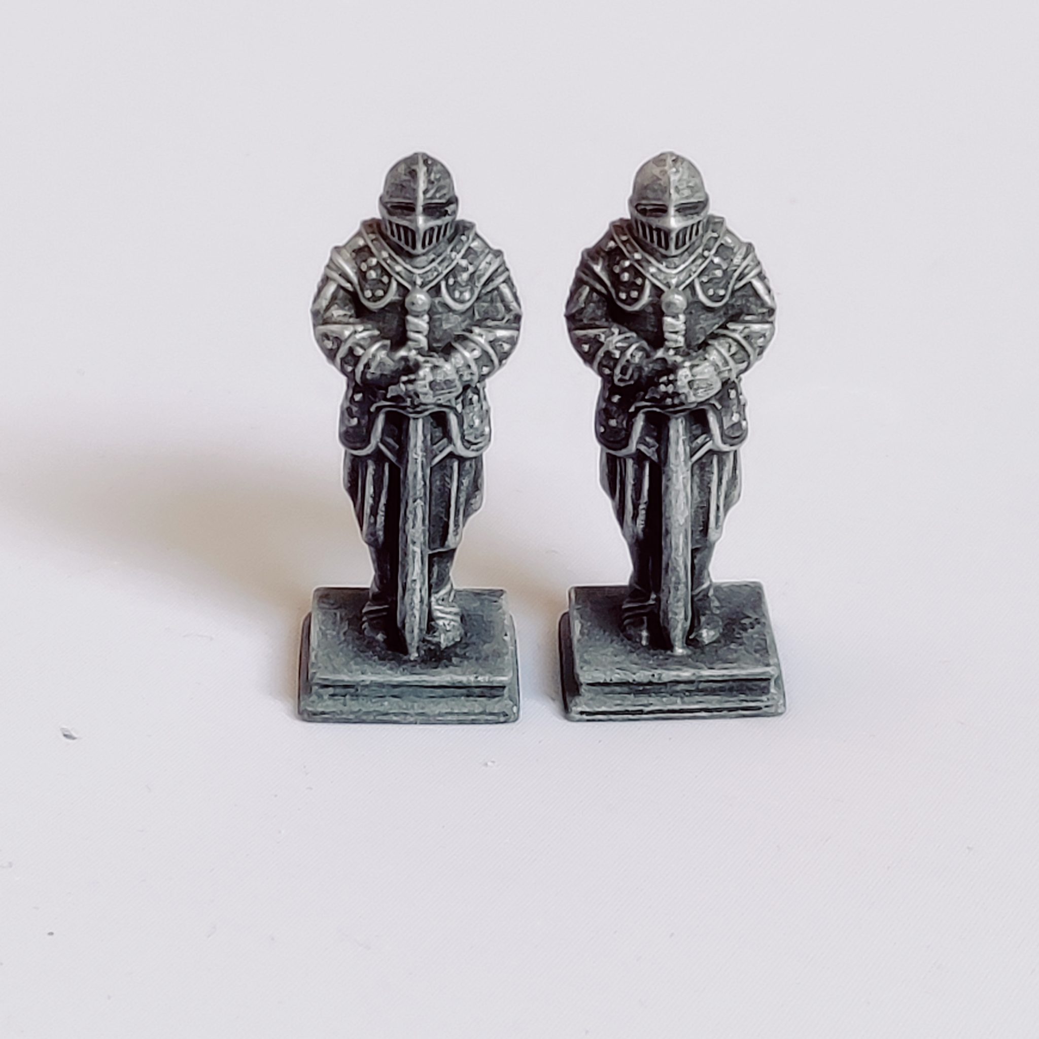 Knight Statues – Scatter – IGSMinis